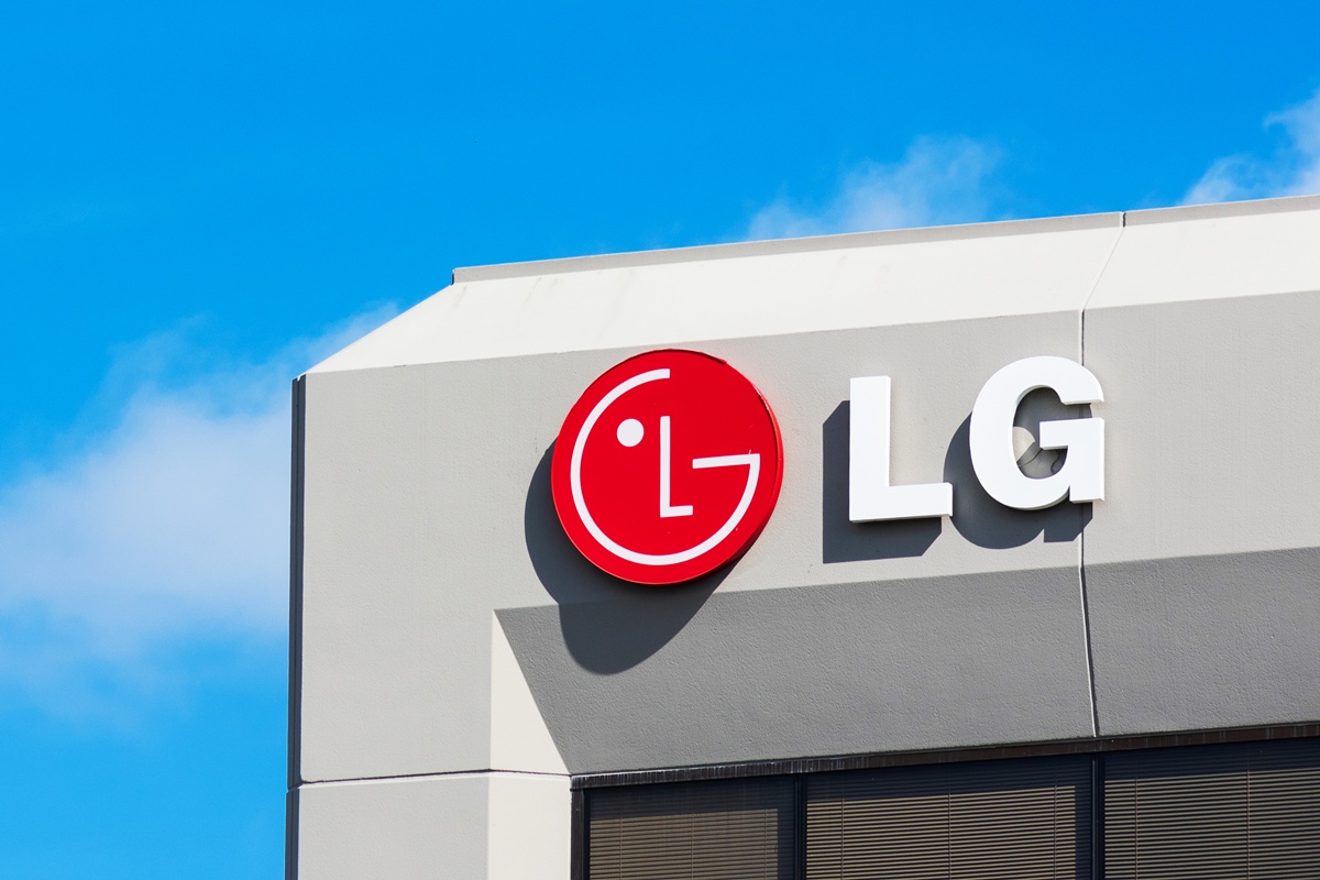 LG Steals the Show at GM Awards for Next-Gen In-Car Solutions - News1
